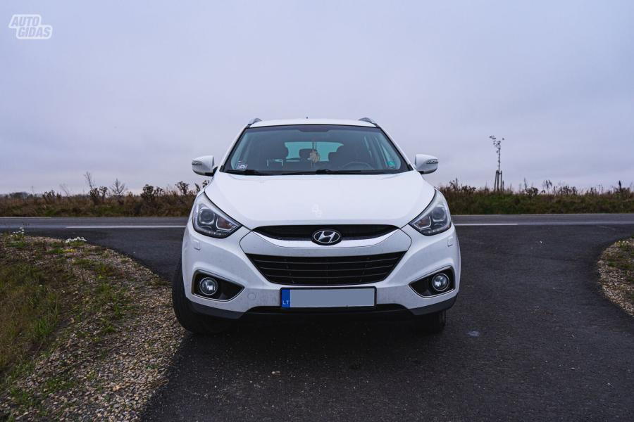 White Hyundai ix35 2014 in Marijampole, with an engine capacity of 2.00 L and mileage of 177 thousand km for 6990 €, photo 7 on AUTOMOTO.COM.LV