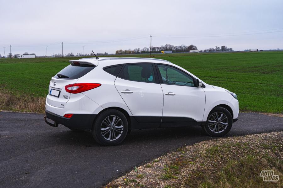 White Hyundai ix35 2014 in Marijampole, with an engine capacity of 2.00 L and mileage of 177 thousand km for 6990 €, photo 9 on AUTOMOTO.COM.LV