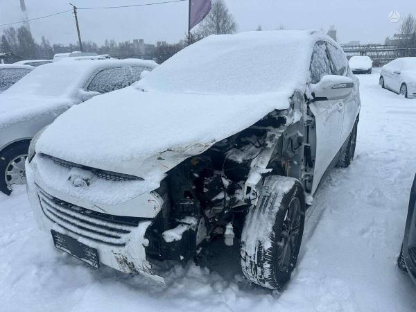 Белый Хендай их35 2014 в Паневежис, объемом двигателя 2.00 л и пробегом 131 тыс. км за 4200 €, фото 1 на AUTOMOTO.COM.LV