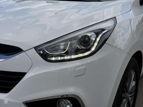 White Hyundai ix35 2014 in Taurage, with an engine capacity of 1.69 L and mileage of 157 thousand km for 6700 €, photo 3 on AUTOMOTO.COM.LV