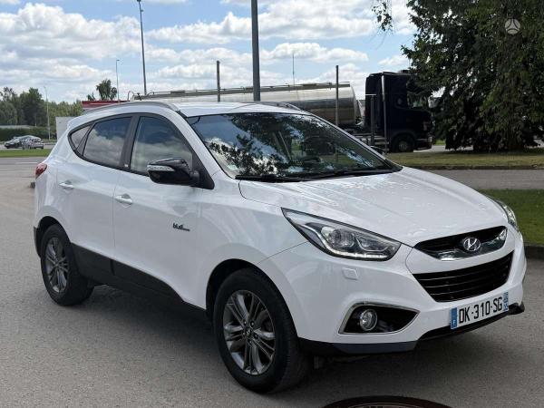 White Hyundai ix35 2014 in Taurage, with an engine capacity of 1.69 L and mileage of 157 thousand km for 6700 €, photo 6 on AUTOMOTO.COM.LV