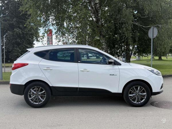 White Hyundai ix35 2014 in Taurage, with an engine capacity of 1.69 L and mileage of 157 thousand km for 6700 €, photo 7 on AUTOMOTO.COM.LV