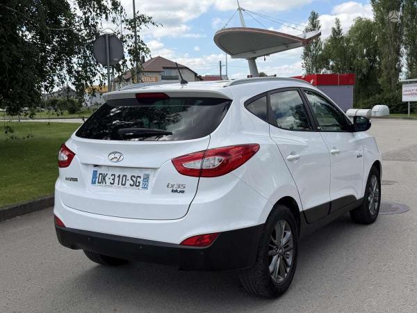 White Hyundai ix35 2014 in Taurage, with an engine capacity of 1.69 L and mileage of 157 thousand km for 6700 €, photo 8 on AUTOMOTO.COM.LV