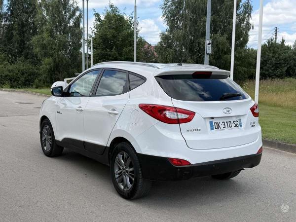 White Hyundai ix35 2014 in Taurage, with an engine capacity of 1.69 L and mileage of 157 thousand km for 6700 €, photo 10 on AUTOMOTO.COM.LV