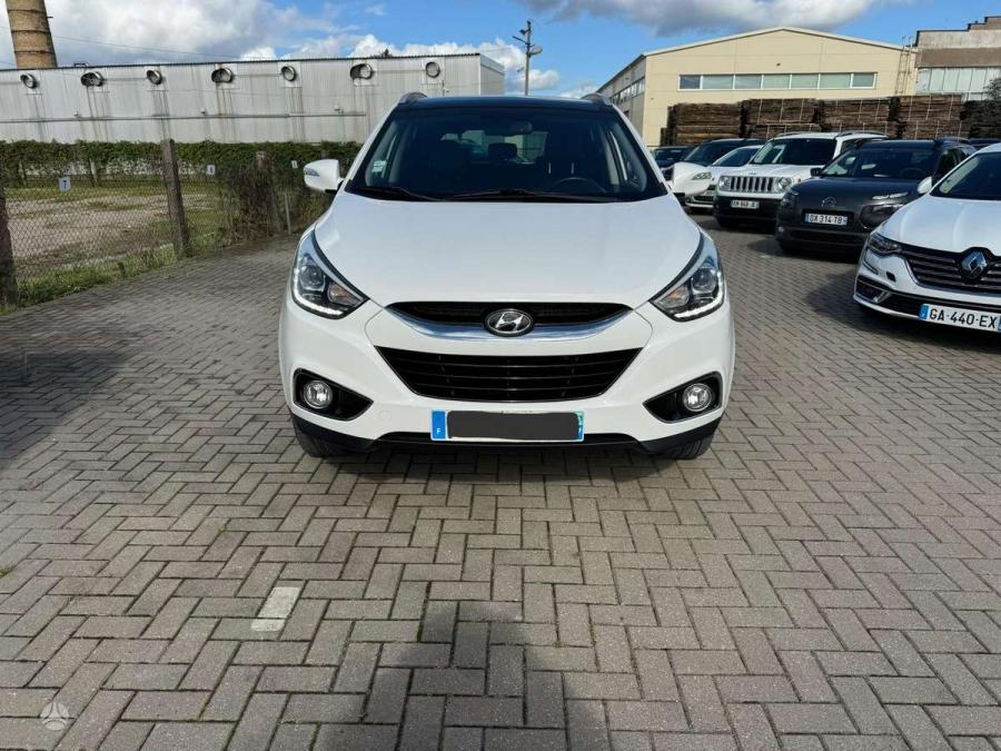 White Hyundai ix35 2014 in Taurage, with an engine capacity of 1.69 L and mileage of 180 thousand km for 7200 €, photo 3 on AUTOMOTO.COM.LV