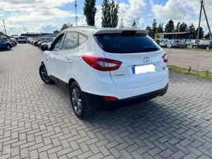 White Hyundai ix35 2014 in Taurage, with an engine capacity of 1.69 L and mileage of 180 thousand km for 7200 €, photo 5 on AUTOMOTO.COM.LV