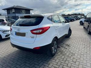 White Hyundai ix35 2014 in Taurage, with an engine capacity of 1.69 L and mileage of 180 thousand km for 7200 €, photo 7 on AUTOMOTO.COM.LV