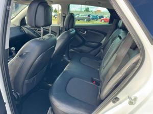 White Hyundai ix35 2014 in Taurage, with an engine capacity of 1.69 L and mileage of 180 thousand km for 7200 €, photo 11 on AUTOMOTO.COM.LV