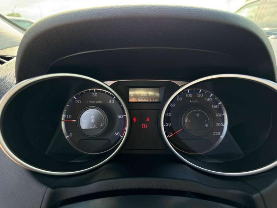 White Hyundai ix35 2014 in Taurage, with an engine capacity of 1.69 L and mileage of 180 thousand km for 7200 €, photo 15 on AUTOMOTO.COM.LV