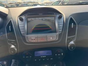 White Hyundai ix35 2014 in Taurage, with an engine capacity of 1.69 L and mileage of 180 thousand km for 7200 €, photo 16 on AUTOMOTO.COM.LV