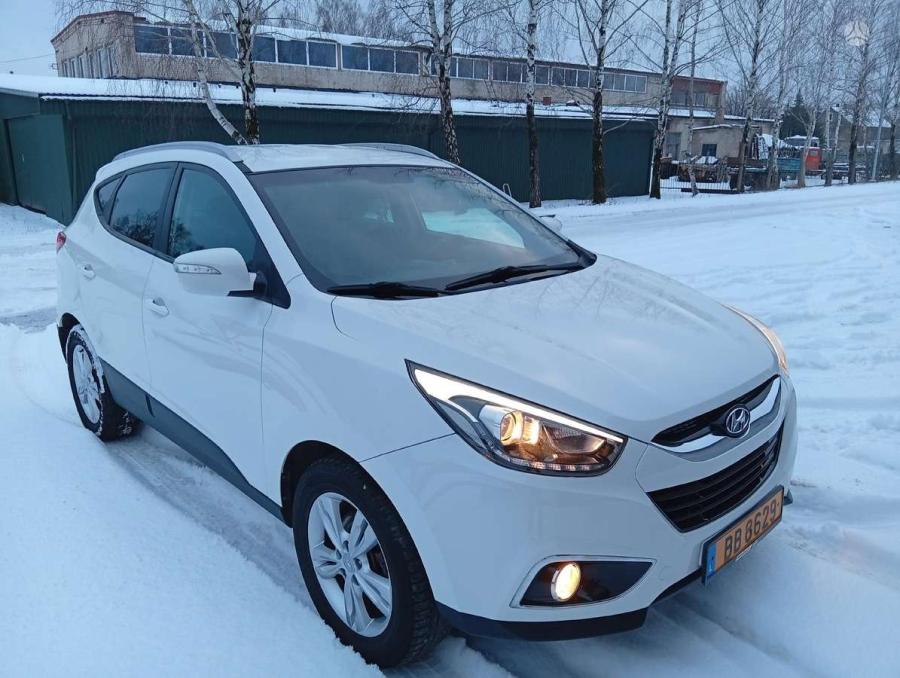 White Hyundai ix35 2015 in Jurbarkas, with an engine capacity of 1.69 L and mileage of 197 thousand km for 7250 €, photo 1 on AUTOMOTO.COM.LV