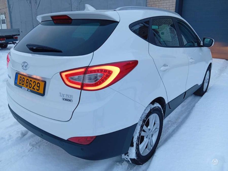 White Hyundai ix35 2015 in Jurbarkas, with an engine capacity of 1.69 L and mileage of 197 thousand km for 7250 €, photo 3 on AUTOMOTO.COM.LV
