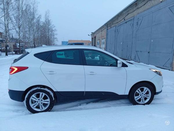 Balts Hyundai ix35 2015 Jurbarkas, ar dzinēja tilpumu 1.69 L un nobraukumu 197 tūkst. km par 7250 €, foto 5 vietnē AUTOMOTO.COM.LV