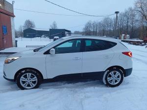 White Hyundai ix35 2015 in Jurbarkas, with an engine capacity of 1.69 L and mileage of 197 thousand km for 7250 €, photo 6 on AUTOMOTO.COM.LV