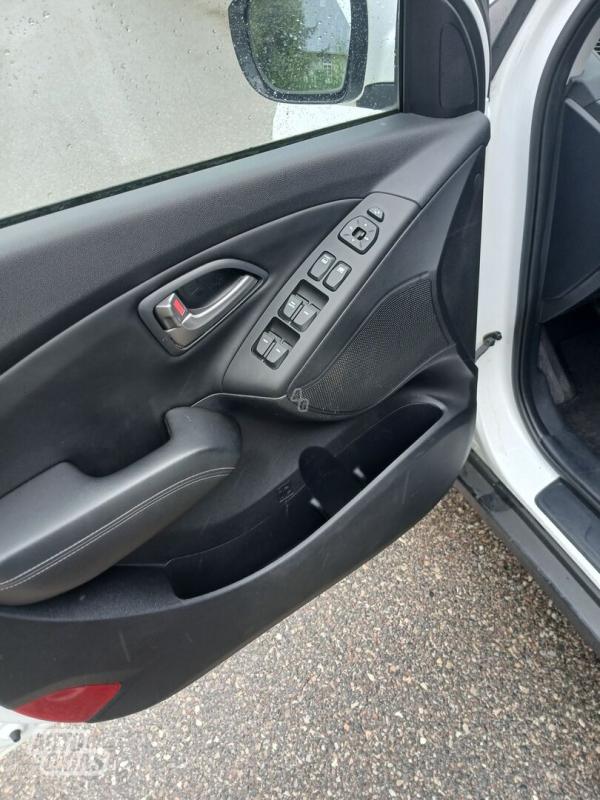 Balts Hyundai ix35 2015 Utena, ar dzinēja tilpumu 2.00 L un nobraukumu 262 tūkst. km par 7200 €, foto 6 vietnē AUTOMOTO.COM.LV