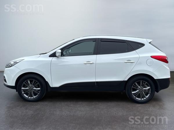 White Hyundai ix35 2015 in Riga, with an engine capacity of 1.60 L and mileage of 106 thousand km for 9600 €, photo 2 on AUTOMOTO.COM.LV