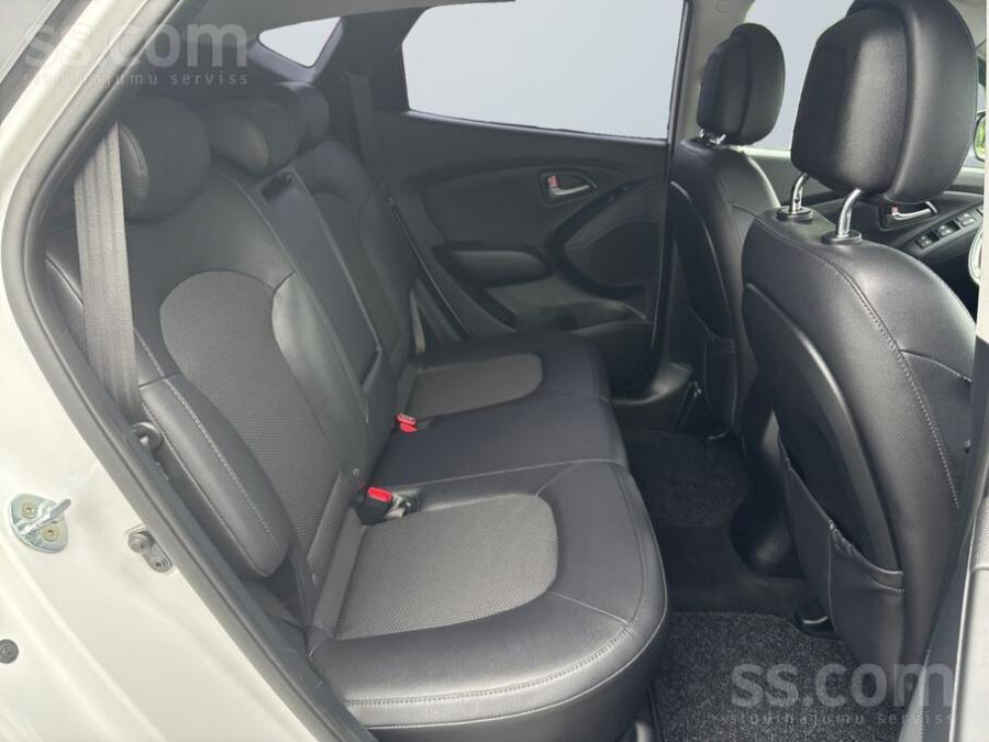 Balts Hyundai ix35 2015 Rīga, ar dzinēja tilpumu 1.60 L un nobraukumu 106 tūkst. km par 9600 €, foto 14 vietnē AUTOMOTO.COM.LV