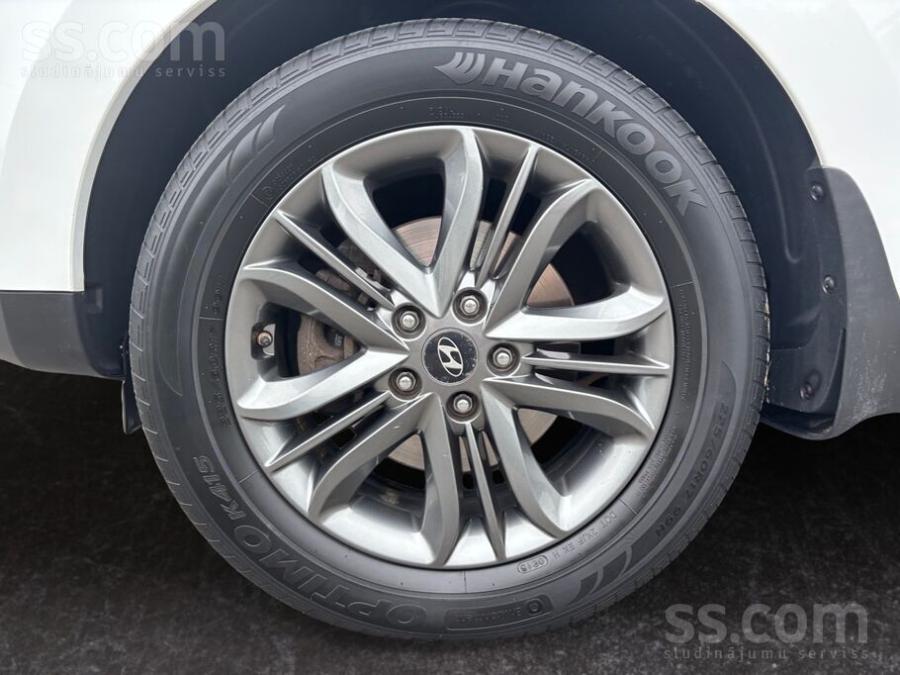Balts Hyundai ix35 2015 Rīga, ar dzinēja tilpumu 1.60 L un nobraukumu 106 tūkst. km par 9600 €, foto 15 vietnē AUTOMOTO.COM.LV