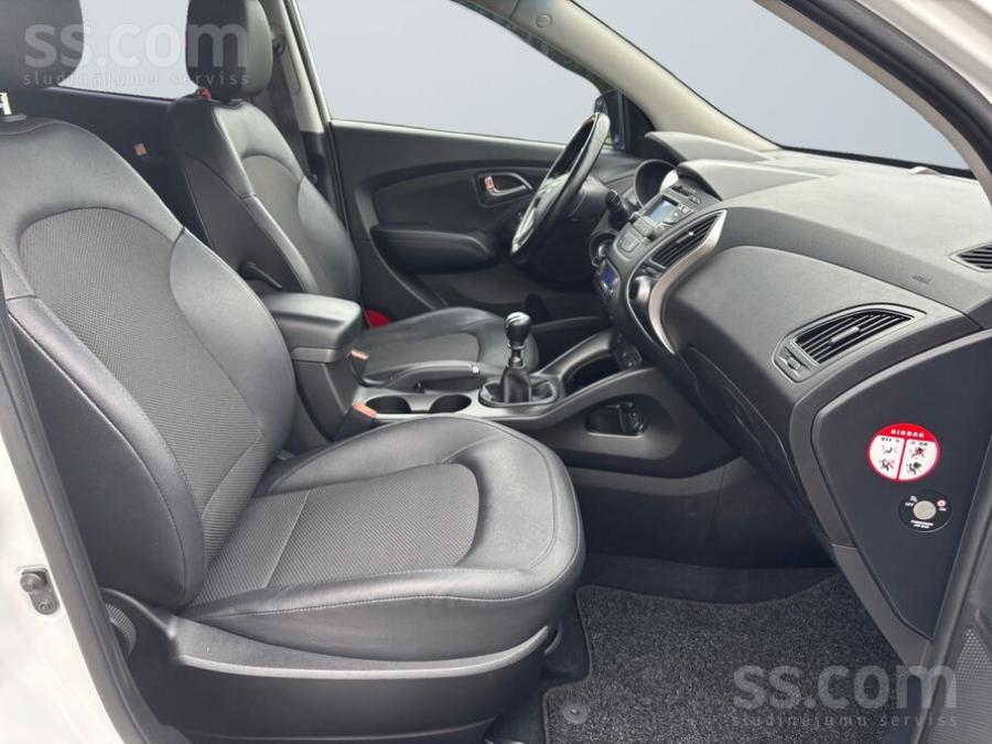 Balts Hyundai ix35 2015 Rīga, ar dzinēja tilpumu 1.60 L un nobraukumu 106 tūkst. km par 9600 €, foto 16 vietnē AUTOMOTO.COM.LV