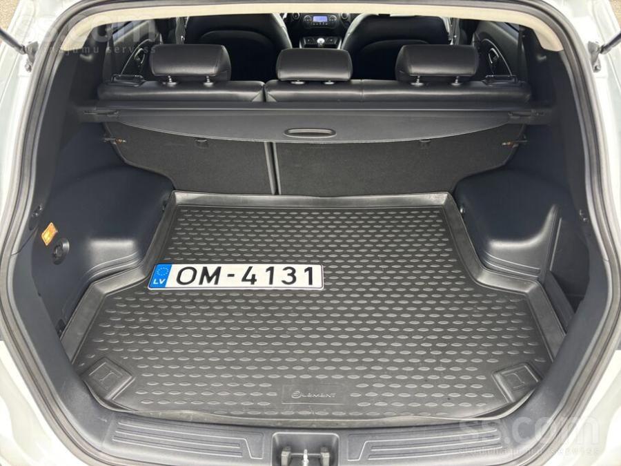 Balts Hyundai ix35 2015 Rīga, ar dzinēja tilpumu 1.60 L un nobraukumu 106 tūkst. km par 9600 €, foto 22 vietnē AUTOMOTO.COM.LV
