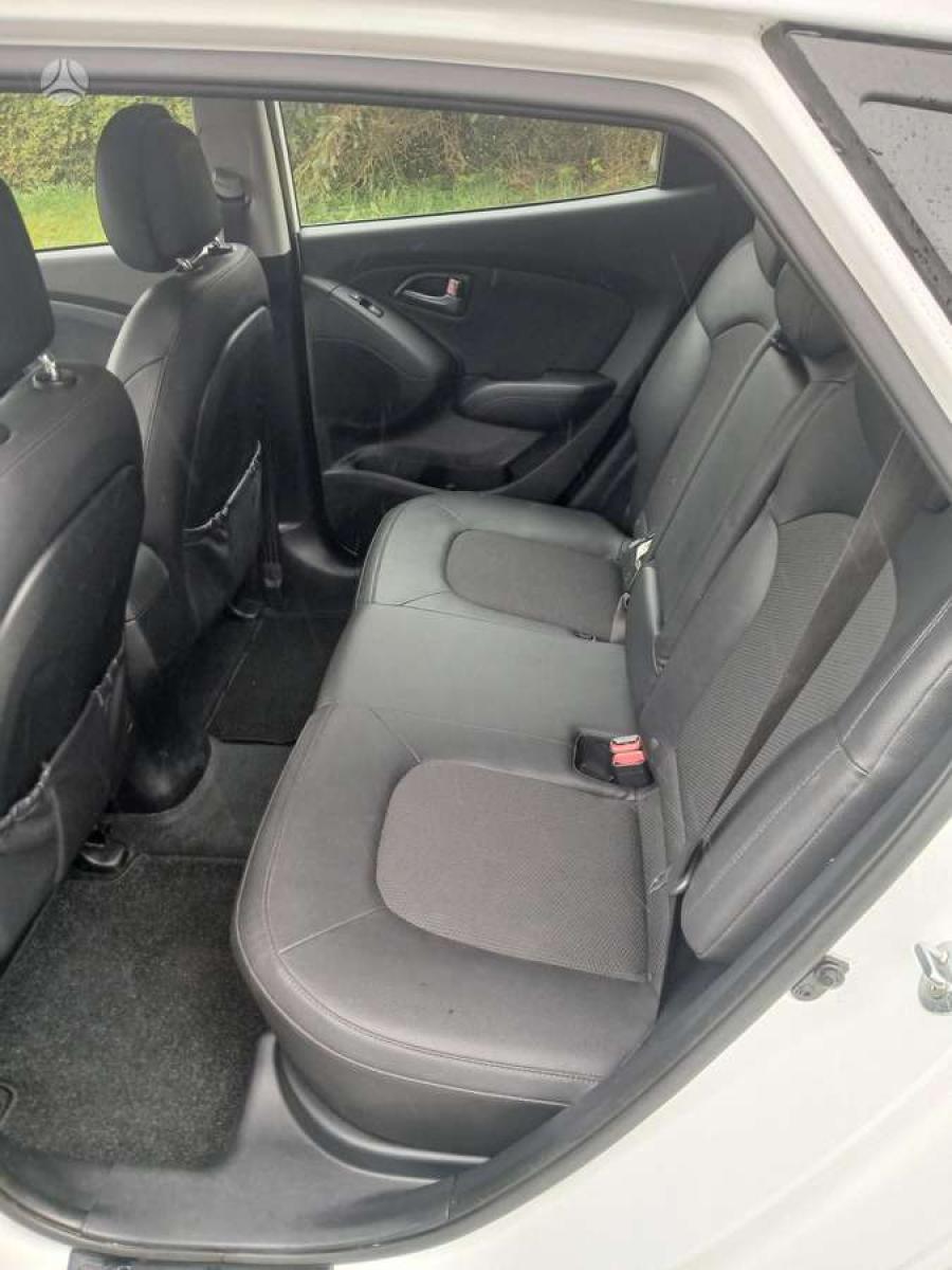 Balts Hyundai ix35 2015 Utena, ar dzinēja tilpumu 2.00 L un nobraukumu 260 tūkst. km par 6600 €, foto 5 vietnē AUTOMOTO.COM.LV