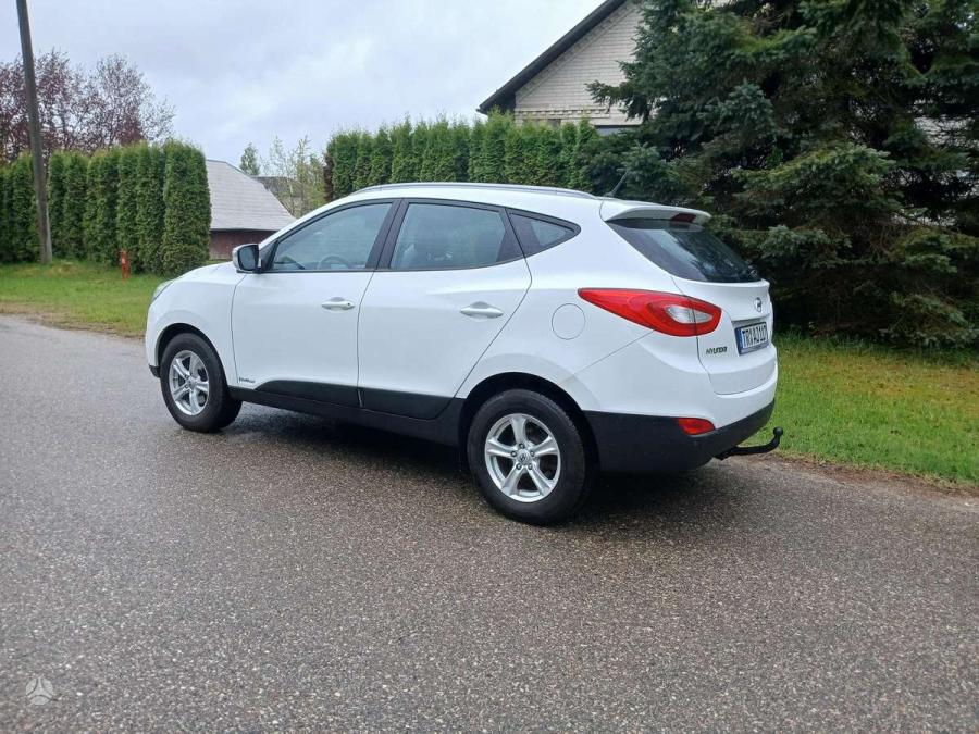 Balts Hyundai ix35 2015 Utena, ar dzinēja tilpumu 2.00 L un nobraukumu 260 tūkst. km par 6600 €, foto 6 vietnē AUTOMOTO.COM.LV