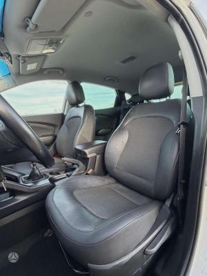 Balts Hyundai ix35 2015 Tauragė, ar dzinēja tilpumu 2.00 L un nobraukumu 224 tūkst. km par 6700 €, foto 33 vietnē AUTOMOTO.COM.LV