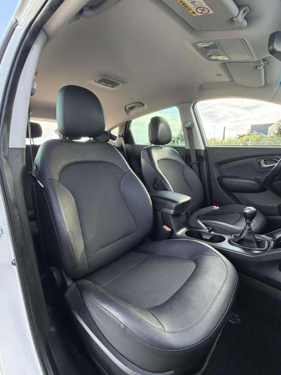 Balts Hyundai ix35 2015 Tauragė, ar dzinēja tilpumu 2.00 L un nobraukumu 224 tūkst. km par 6700 €, foto 34 vietnē AUTOMOTO.COM.LV