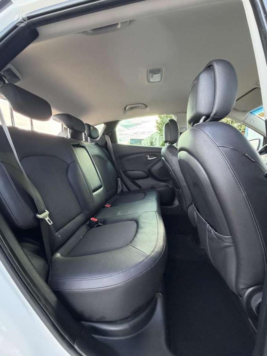 Balts Hyundai ix35 2015 Tauragė, ar dzinēja tilpumu 2.00 L un nobraukumu 224 tūkst. km par 6700 €, foto 37 vietnē AUTOMOTO.COM.LV