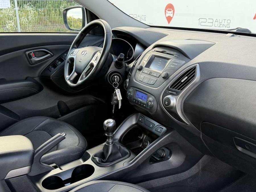 Balts Hyundai ix35 2015 Tauragė, ar dzinēja tilpumu 2.00 L un nobraukumu 224 tūkst. km par 6700 €, foto 40 vietnē AUTOMOTO.COM.LV