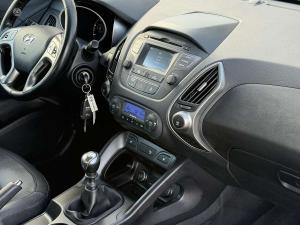 Balts Hyundai ix35 2015 Tauragė, ar dzinēja tilpumu 2.00 L un nobraukumu 224 tūkst. km par 6700 €, foto 41 vietnē AUTOMOTO.COM.LV