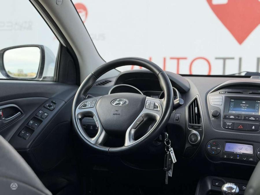 Balts Hyundai ix35 2015 Tauragė, ar dzinēja tilpumu 2.00 L un nobraukumu 224 tūkst. km par 6700 €, foto 43 vietnē AUTOMOTO.COM.LV