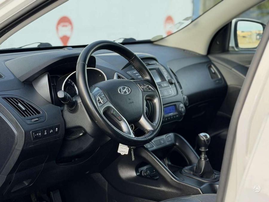 Balts Hyundai ix35 2015 Tauragė, ar dzinēja tilpumu 2.00 L un nobraukumu 224 tūkst. km par 6700 €, foto 45 vietnē AUTOMOTO.COM.LV