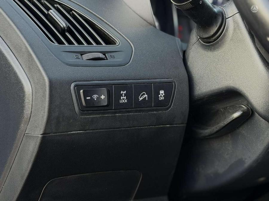 Balts Hyundai ix35 2015 Tauragė, ar dzinēja tilpumu 2.00 L un nobraukumu 224 tūkst. km par 6700 €, foto 46 vietnē AUTOMOTO.COM.LV