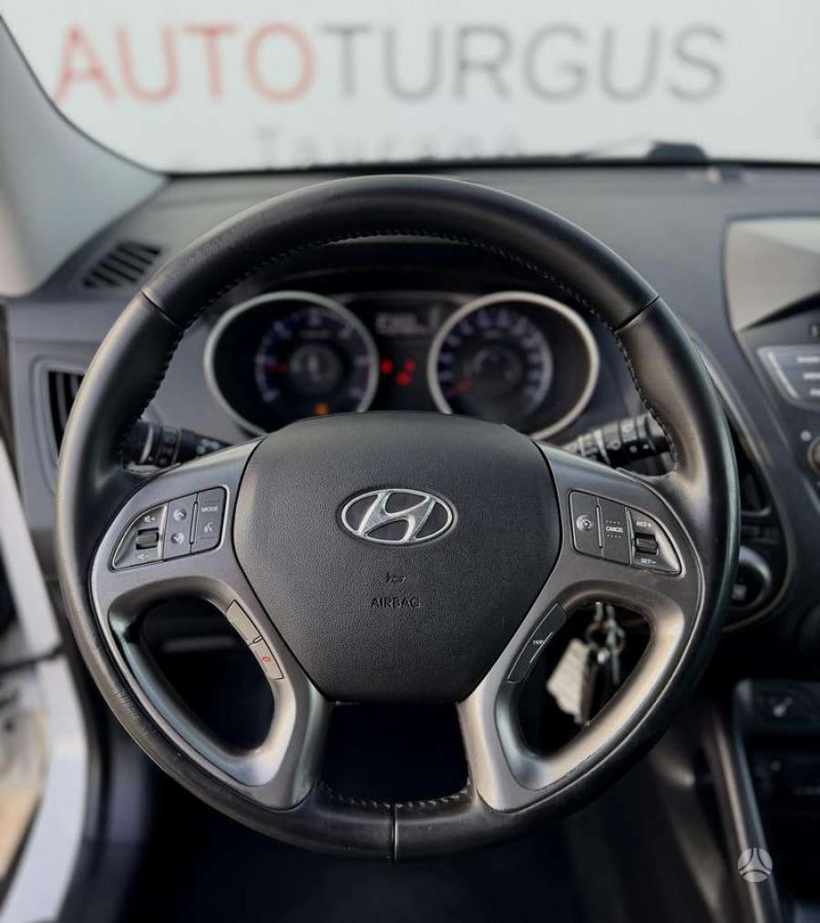 Balts Hyundai ix35 2015 Tauragė, ar dzinēja tilpumu 2.00 L un nobraukumu 224 tūkst. km par 6700 €, foto 47 vietnē AUTOMOTO.COM.LV