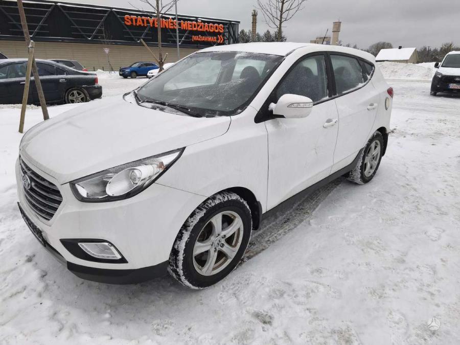 White Hyundai ix35 2016 in Vilnius, with an engine capacity of 0.00 L and mileage of 41 thousand km for 5700 €, photo 1 on AUTOMOTO.COM.LV