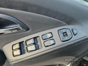 Белый Хендай их35 2010 в Пайде, объемом двигателя 2.00 л и пробегом 130 тыс. км за 5500 €, фото 18 на AUTOMOTO.COM.LV
