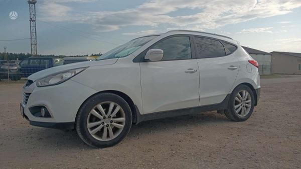 Balts Hyundai ix35 2011 Viļņa, ar dzinēja tilpumu 2.00 L un nobraukumu 185 tūkst. km par 6350 €, foto 2 vietnē AUTOMOTO.COM.LV