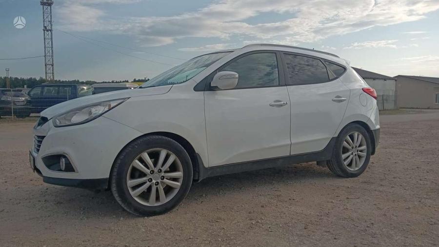 Balts Hyundai ix35 2011 Viļņa, ar dzinēja tilpumu 2.00 L un nobraukumu 185 tūkst. km par 6350 €, foto 3 vietnē AUTOMOTO.COM.LV