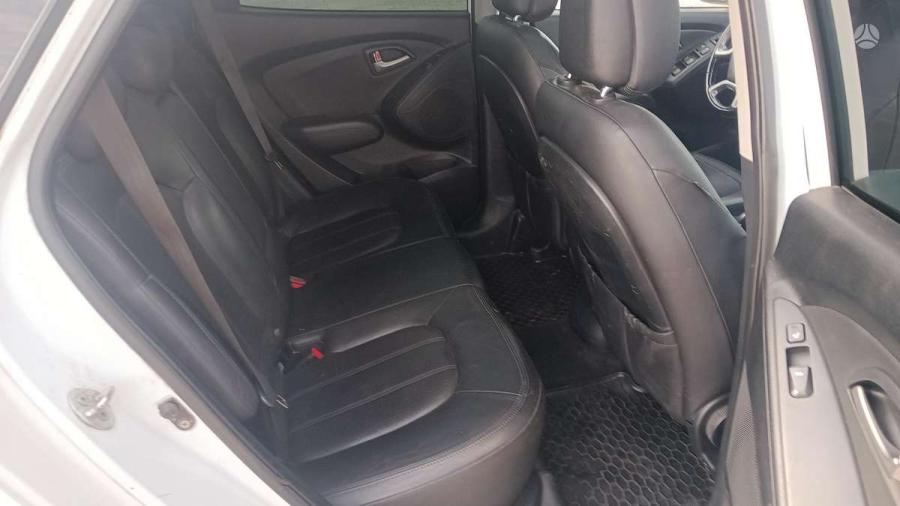 Balts Hyundai ix35 2011 Viļņa, ar dzinēja tilpumu 2.00 L un nobraukumu 185 tūkst. km par 6350 €, foto 7 vietnē AUTOMOTO.COM.LV