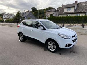 White Hyundai ix35 2011 in Telschi, with an engine capacity of 1.70 L and mileage of 240 thousand km for 3300 €, photo 3 on AUTOMOTO.COM.LV