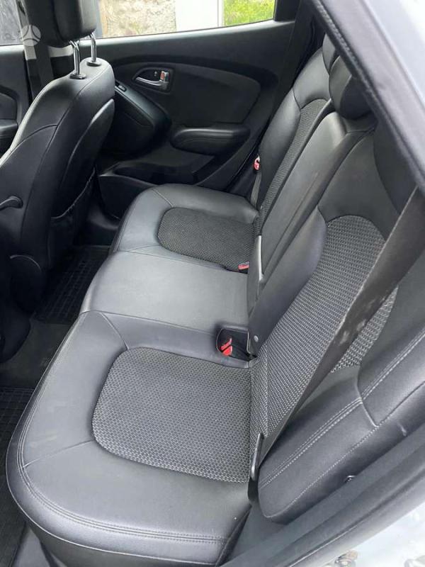 White Hyundai ix35 2011 in Telschi, with an engine capacity of 1.70 L and mileage of 240 thousand km for 3300 €, photo 11 on AUTOMOTO.COM.LV