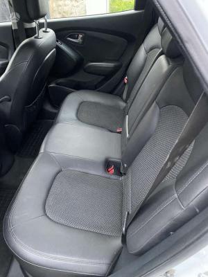 White Hyundai ix35 2011 in Telschi, with an engine capacity of 1.70 L and mileage of 240 thousand km for 3300 €, photo 11 on AUTOMOTO.COM.LV