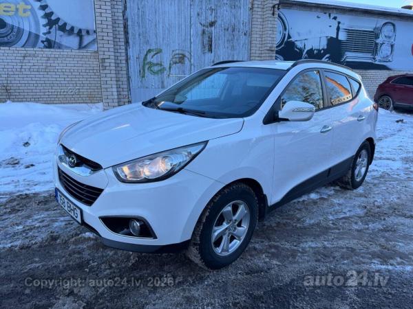 White Hyundai ix35 2012 in Tallinn, with an engine capacity of 2.00 L and mileage of 134 thousand km for 4500 €, photo 1 on AUTOMOTO.COM.LV