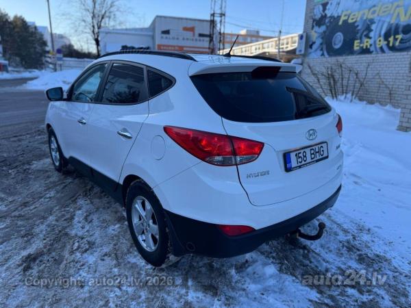 White Hyundai ix35 2012 in Tallinn, with an engine capacity of 2.00 L and mileage of 134 thousand km for 4500 €, photo 2 on AUTOMOTO.COM.LV