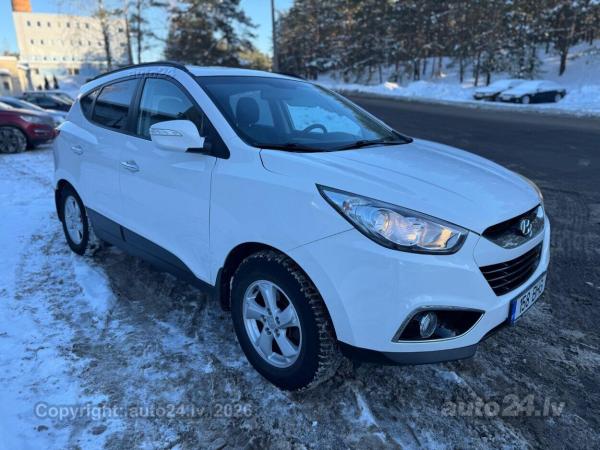 White Hyundai ix35 2012 in Tallinn, with an engine capacity of 2.00 L and mileage of 134 thousand km for 4500 €, photo 4 on AUTOMOTO.COM.LV
