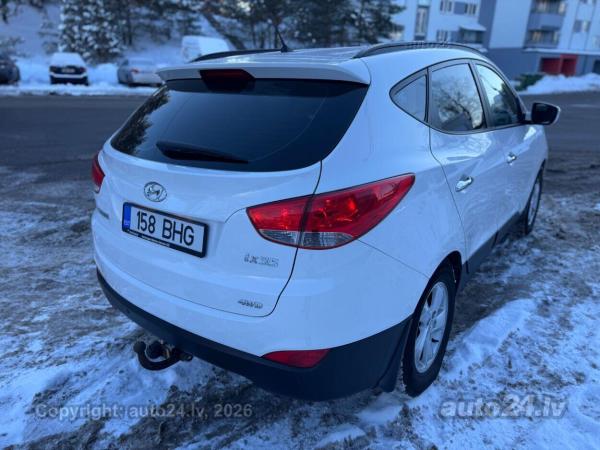 White Hyundai ix35 2012 in Tallinn, with an engine capacity of 2.00 L and mileage of 134 thousand km for 4500 €, photo 5 on AUTOMOTO.COM.LV