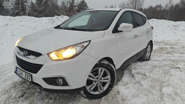 White Hyundai ix35 2012 in Utena, with an engine capacity of 2.00 L and mileage of 161 thousand km for 7200 €, photo 1 on AUTOMOTO.COM.LV