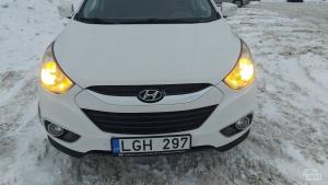 White Hyundai ix35 2012 in Utena, with an engine capacity of 2.00 L and mileage of 161 thousand km for 7200 €, photo 2 on AUTOMOTO.COM.LV