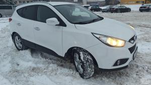 White Hyundai ix35 2012 in Utena, with an engine capacity of 2.00 L and mileage of 161 thousand km for 7200 €, photo 3 on AUTOMOTO.COM.LV